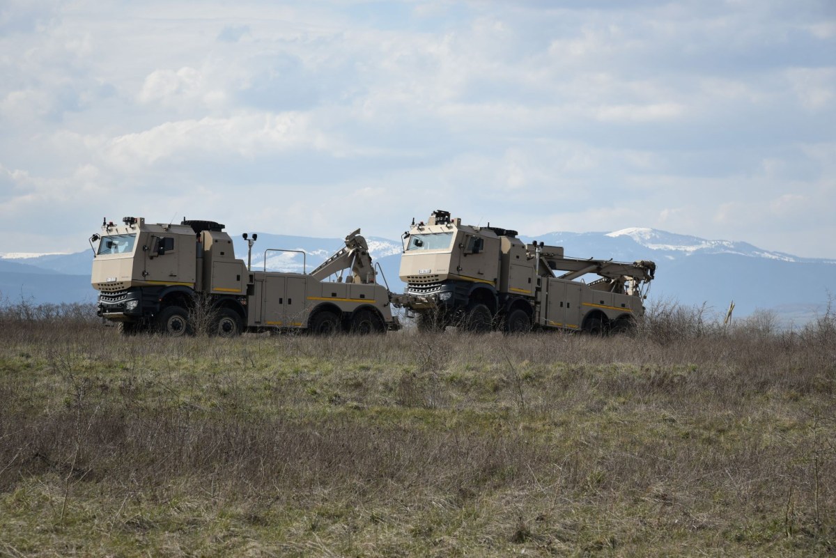La Composante Terre reçoit ses premiers véhicules de récupération de ...
