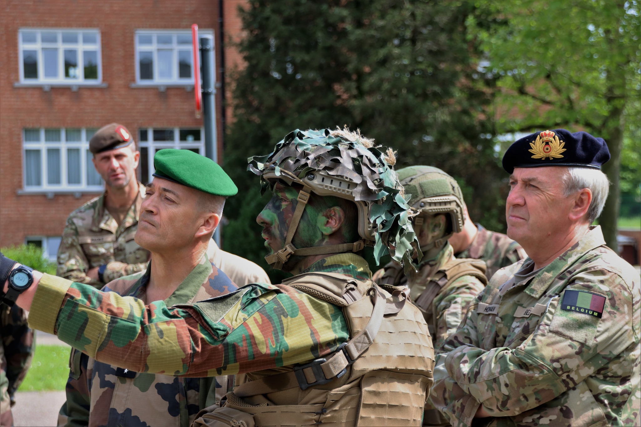 Le Chef d’état-major des armées françaises en visite dans des unités ...