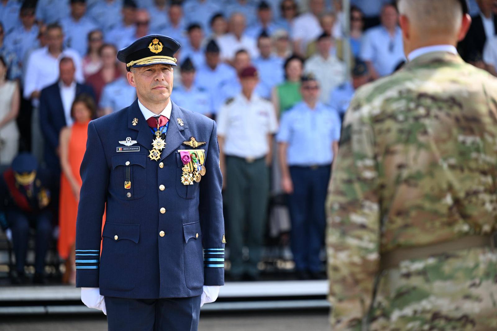 Le général-major aviateur Bruno Beeckmans devient le premier pilote du ...